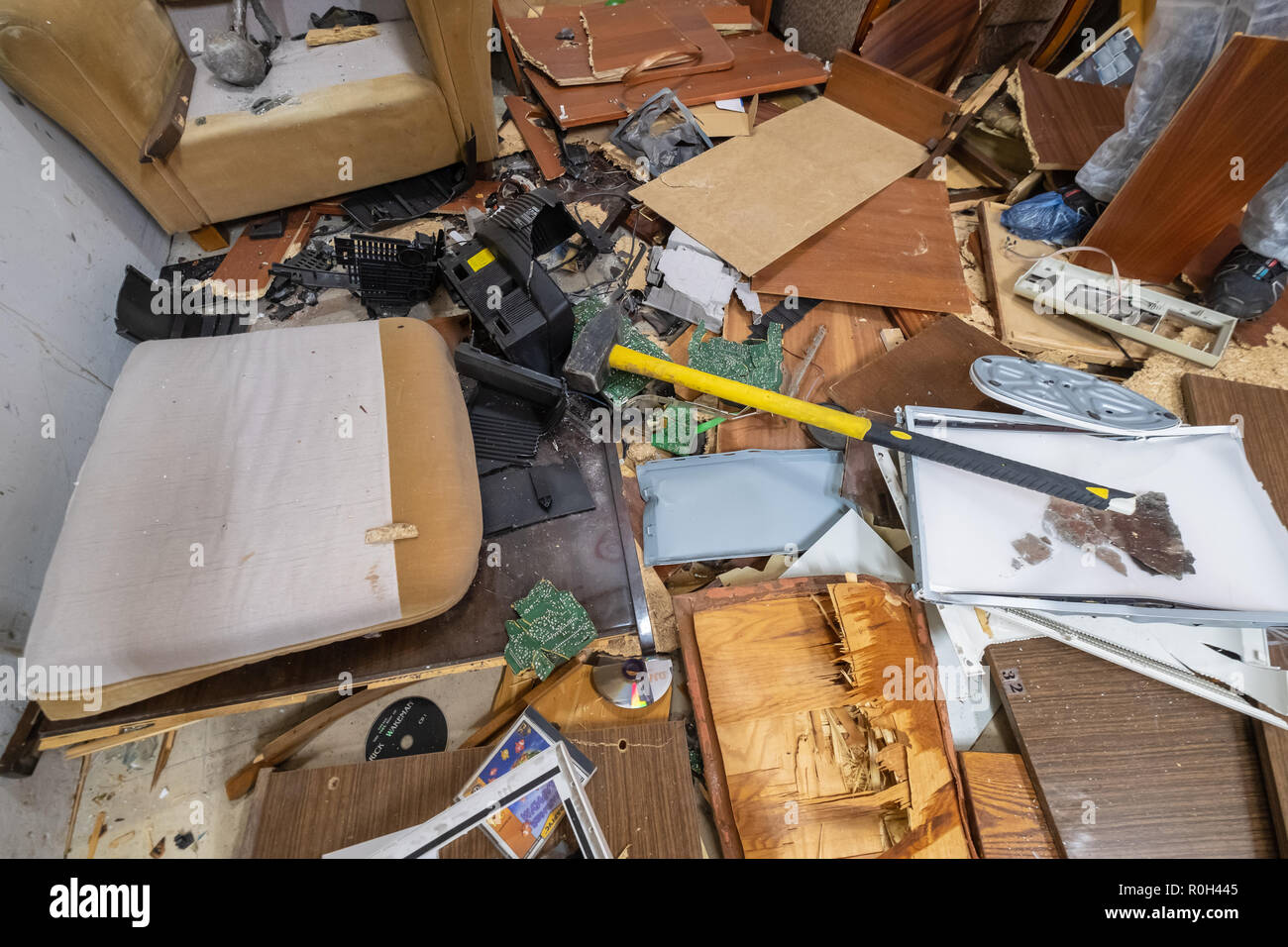Interior of the destroyed room Stock Photo - Alamy