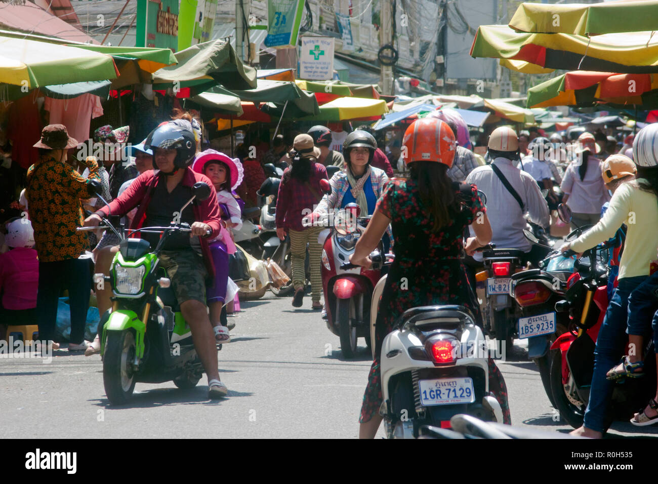 People riding motorcycles hi-res stock photography and images - Alamy