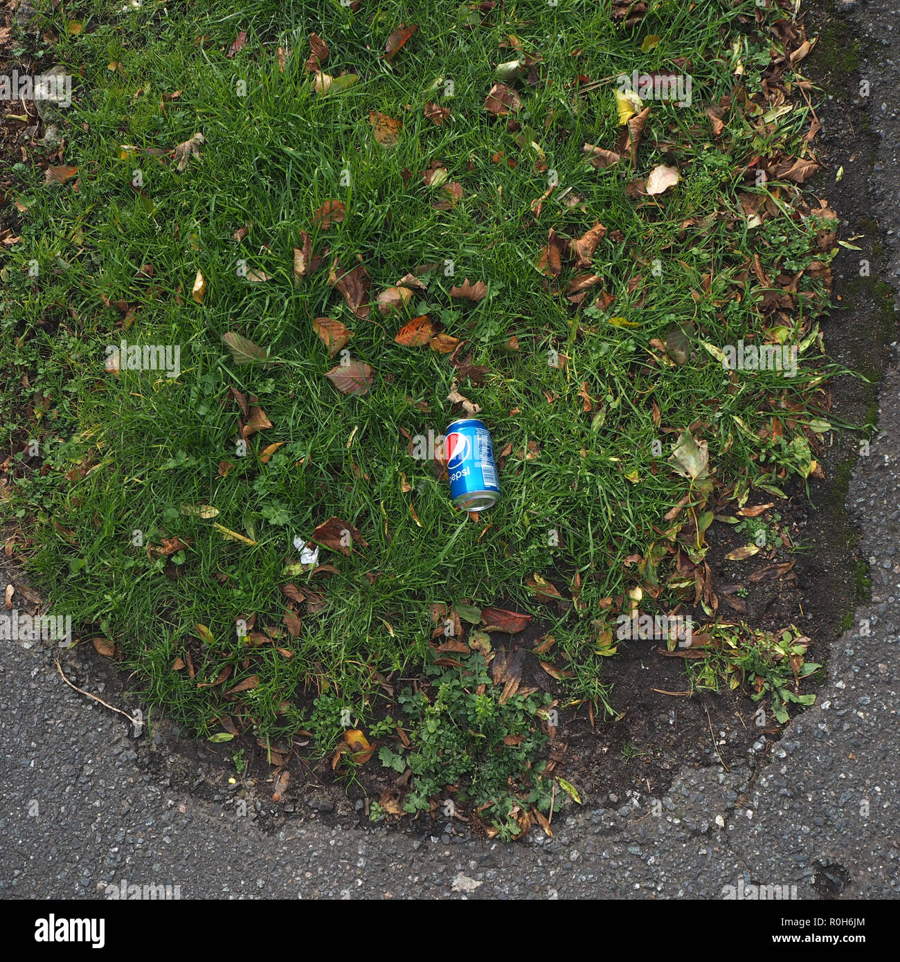 Coke cans space hi-res stock photography and images - Alamy