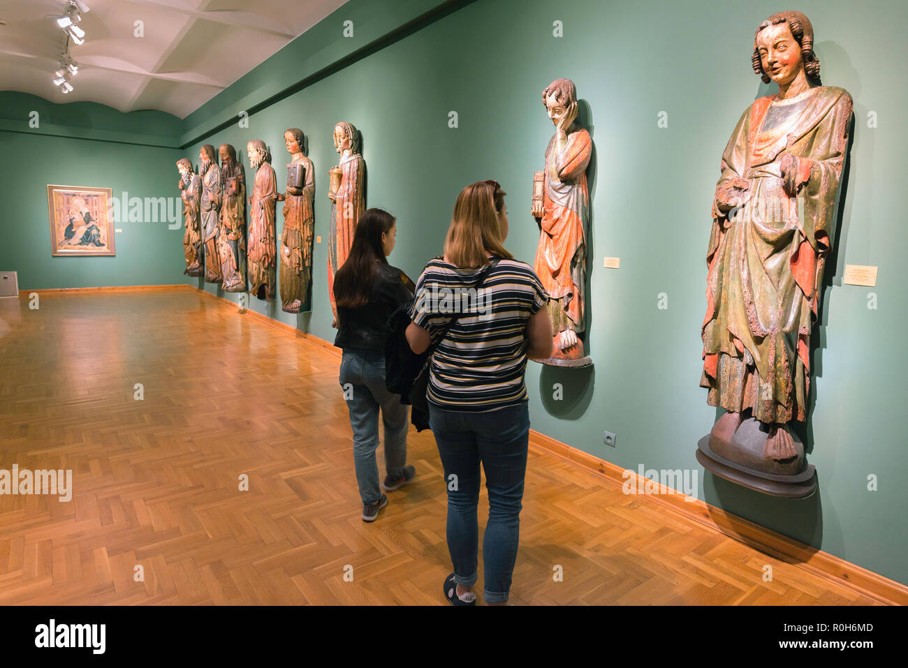 People tourists medieval hi-res stock photography and images - Alamy