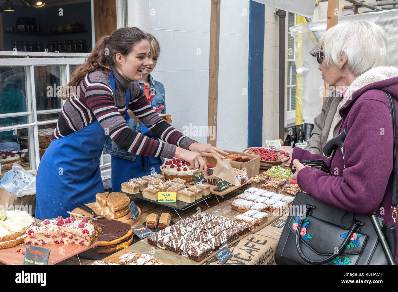 Selling cakes hi-res stock photography and images - Alamy
