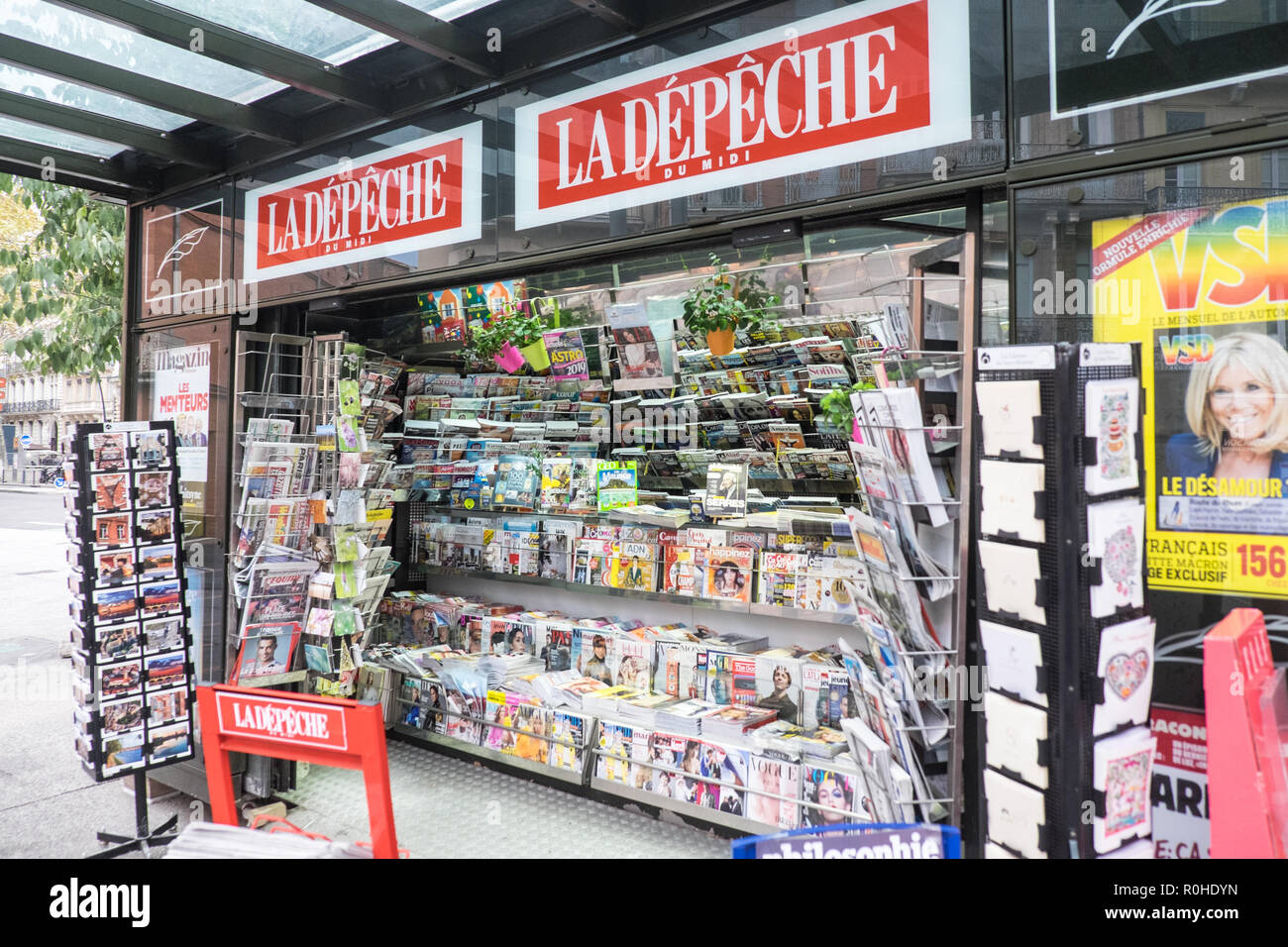 Magazine kiosk hi-res stock photography and images - Alamy