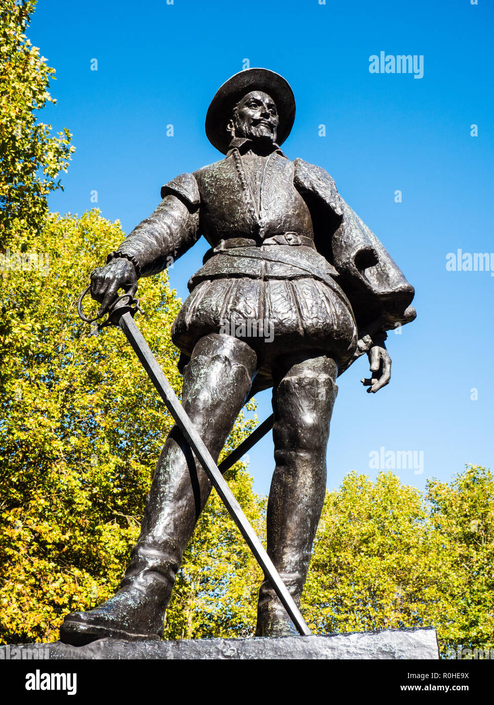 Sir Walter Raleigh statue, Old Royal Naval College Architectural ...
