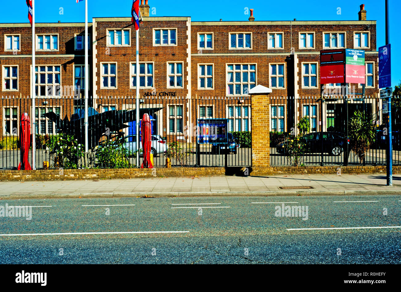 Army architecture hi-res stock photography and images - Alamy