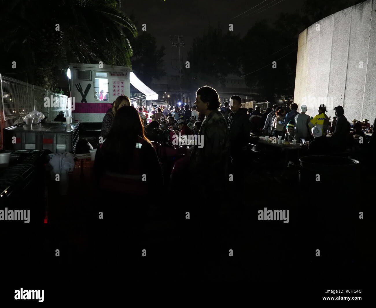 Mexico City, Mexico. 04th Nov, 2018. Migrants resting in a temporary ...