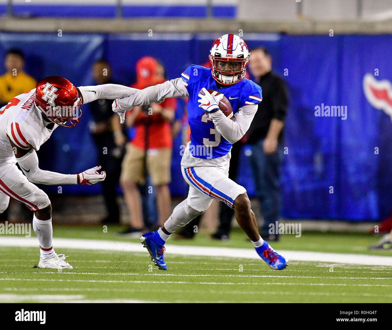 Southern Methodist Mustangs wide receiver James Proche (3) catches a ...