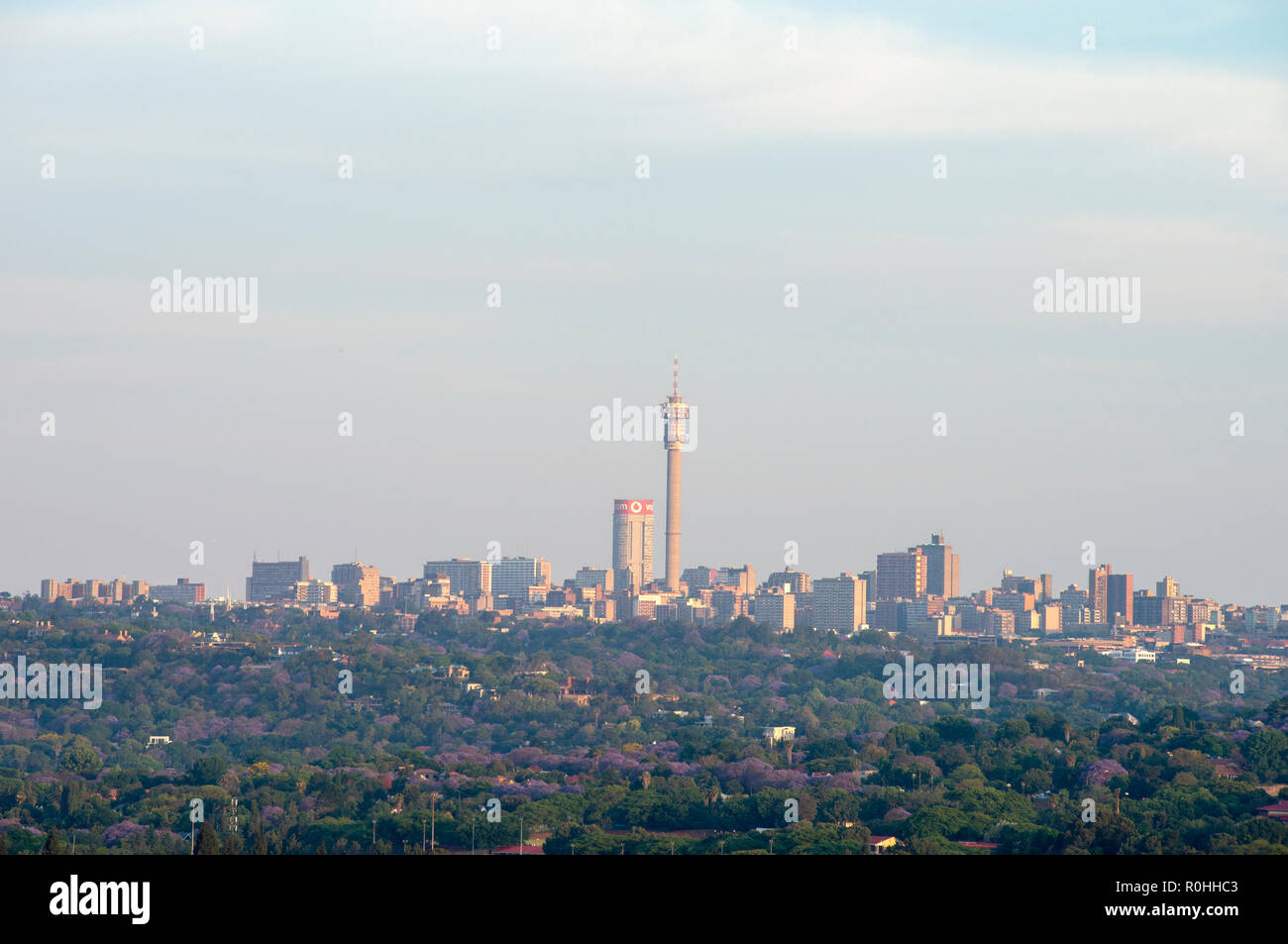 Johannesburg skyline from northcliff hi-res stock photography and ...