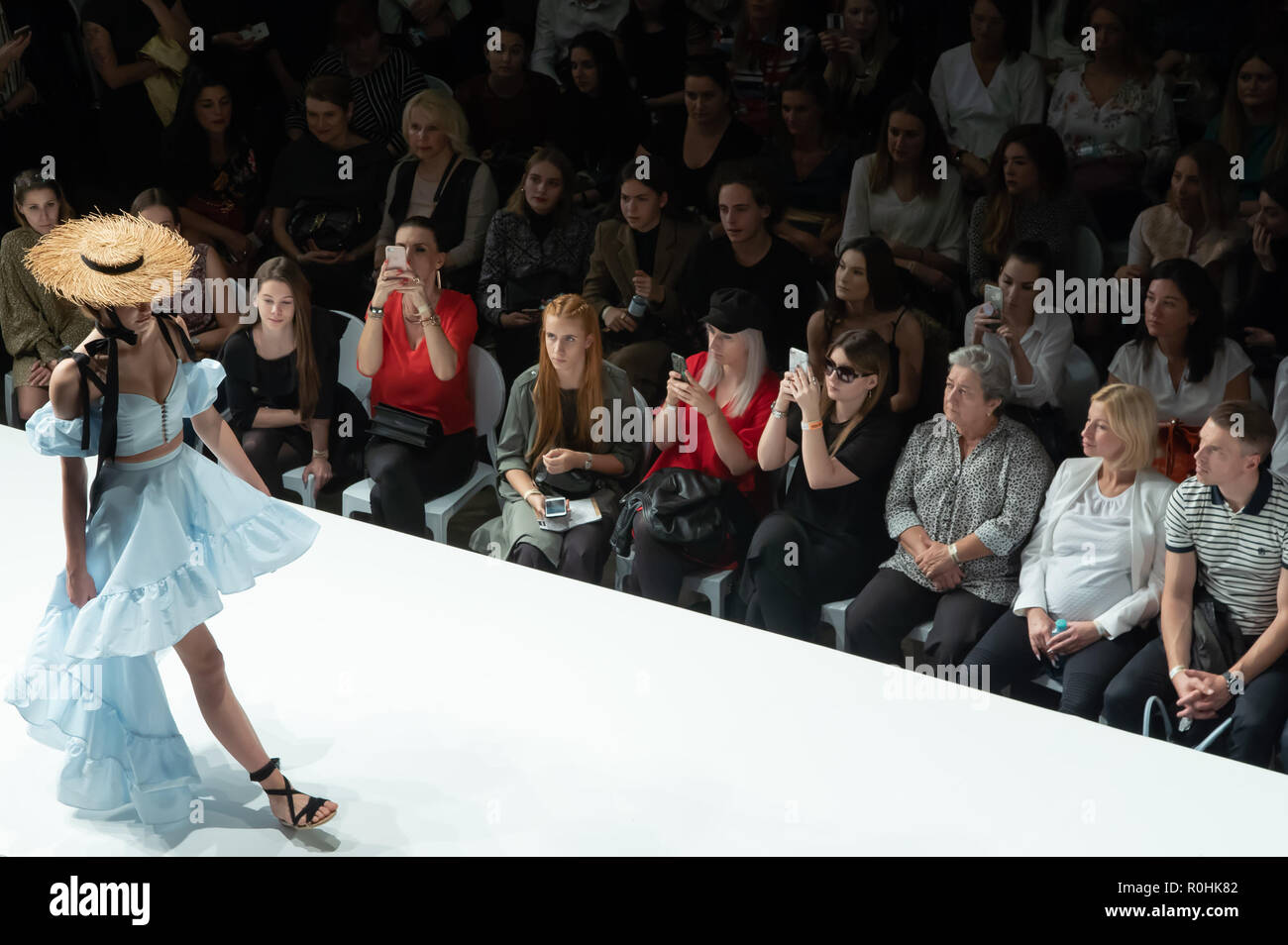 Budapest. 4th Nov, 2018. A model presents a creation of Hungarian ...