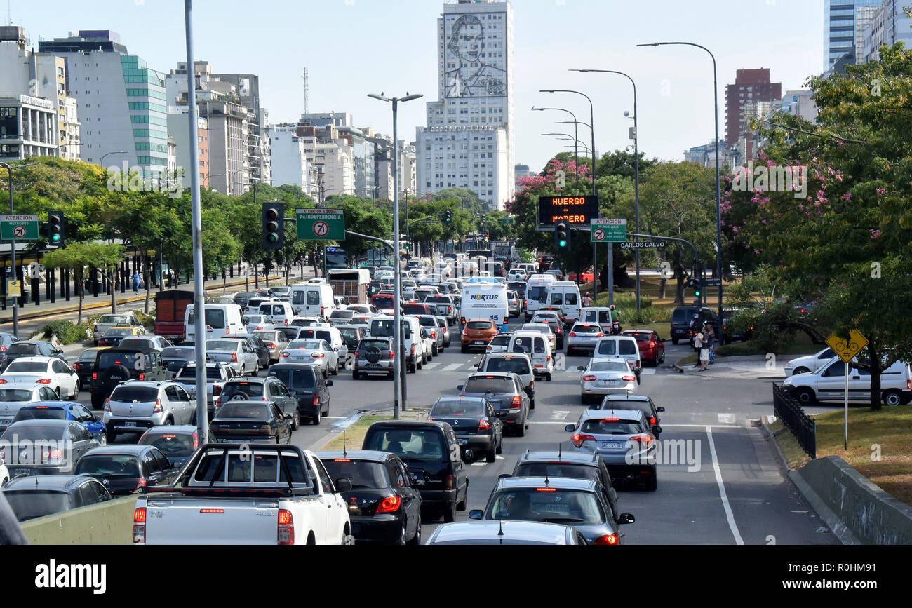 Buenos Aires, Argentina. 08th Feb, 2018. The busy Avenida 9 de Julio in ...
