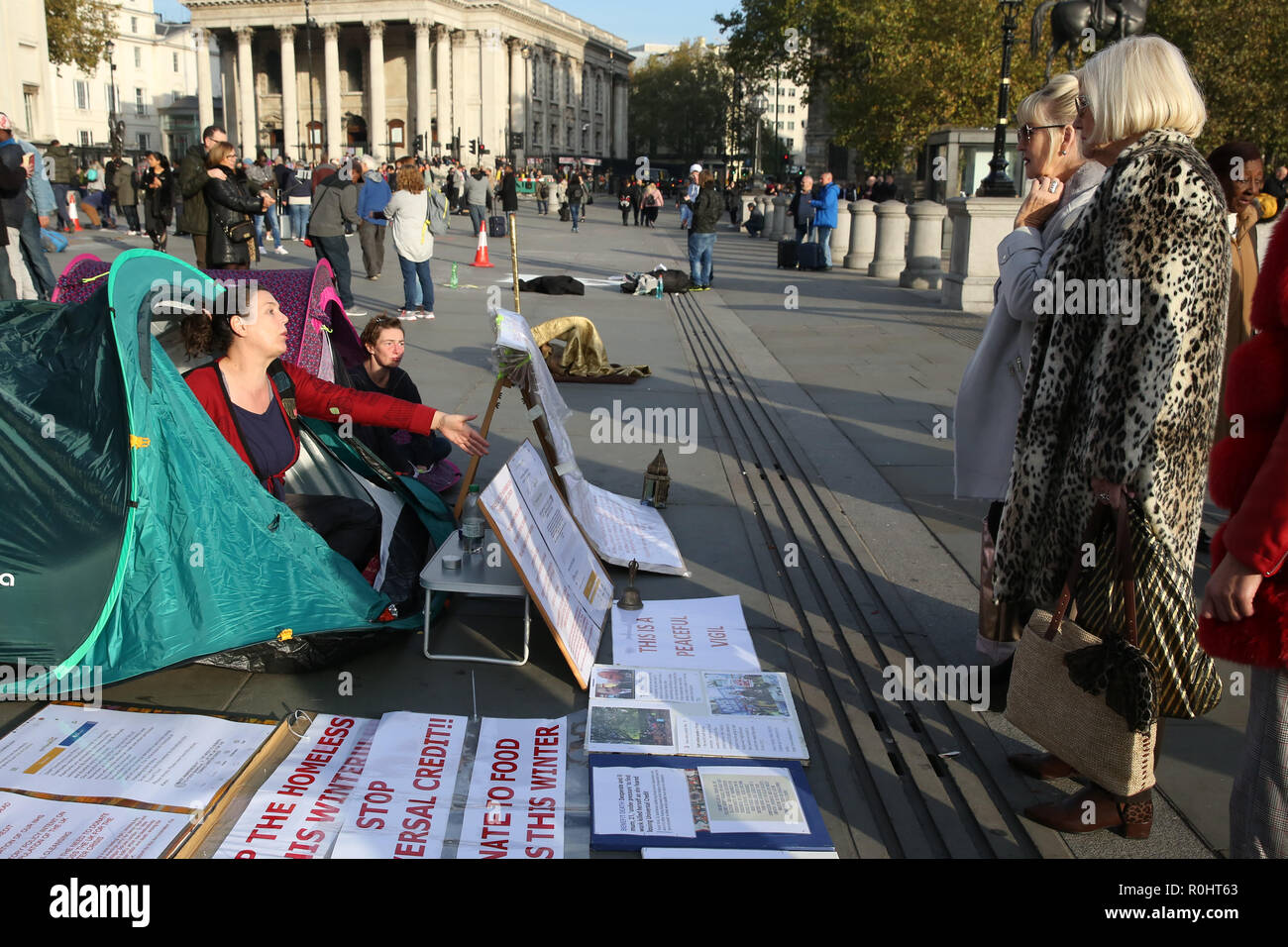 Trafalgar Square. London, UK 5 Nov 2018 - Two women stage a vigil for ...