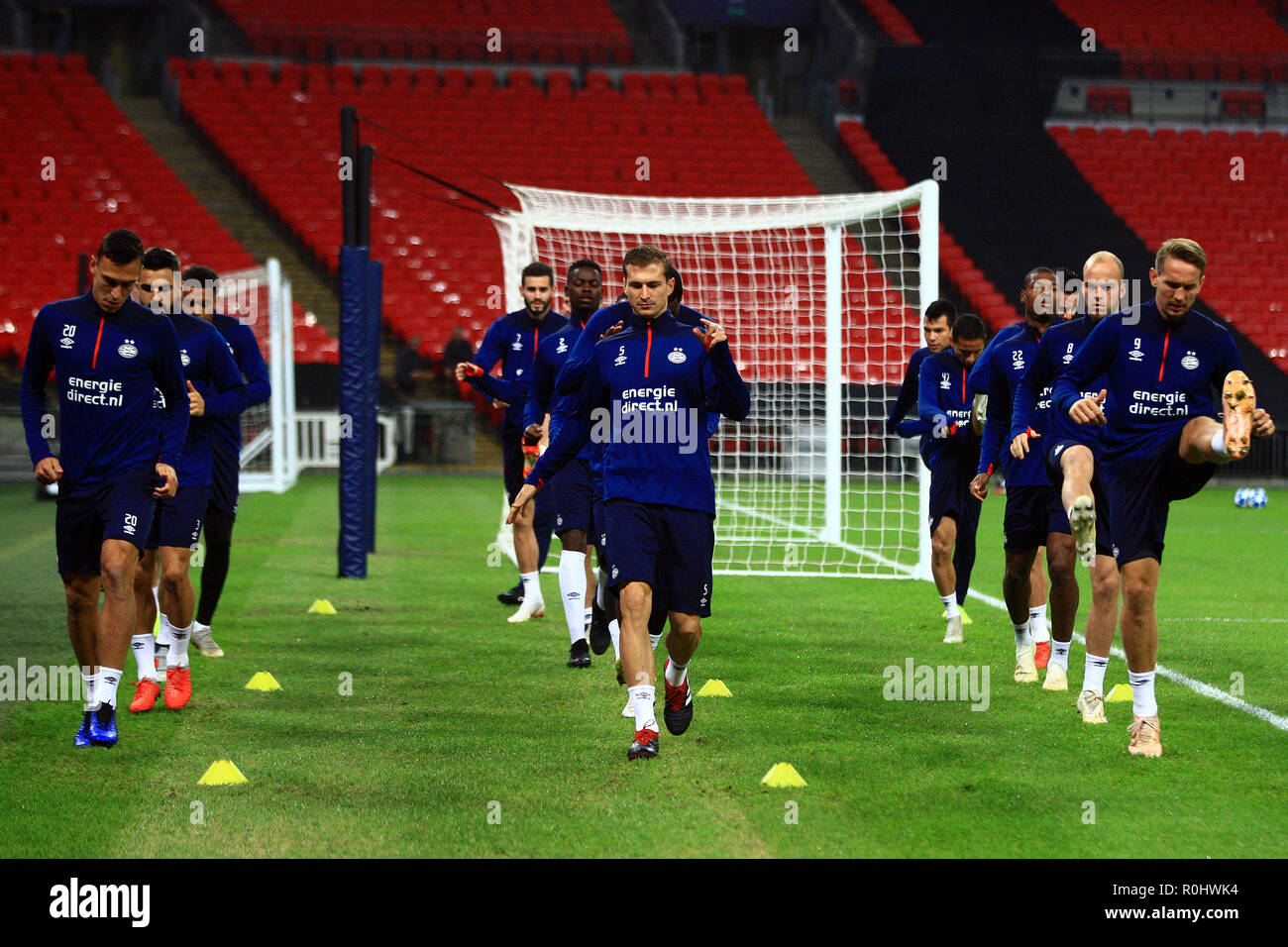 London, UK. 5th Nov 2018. The PSV Eindhoven squad train for tomorrow's ...