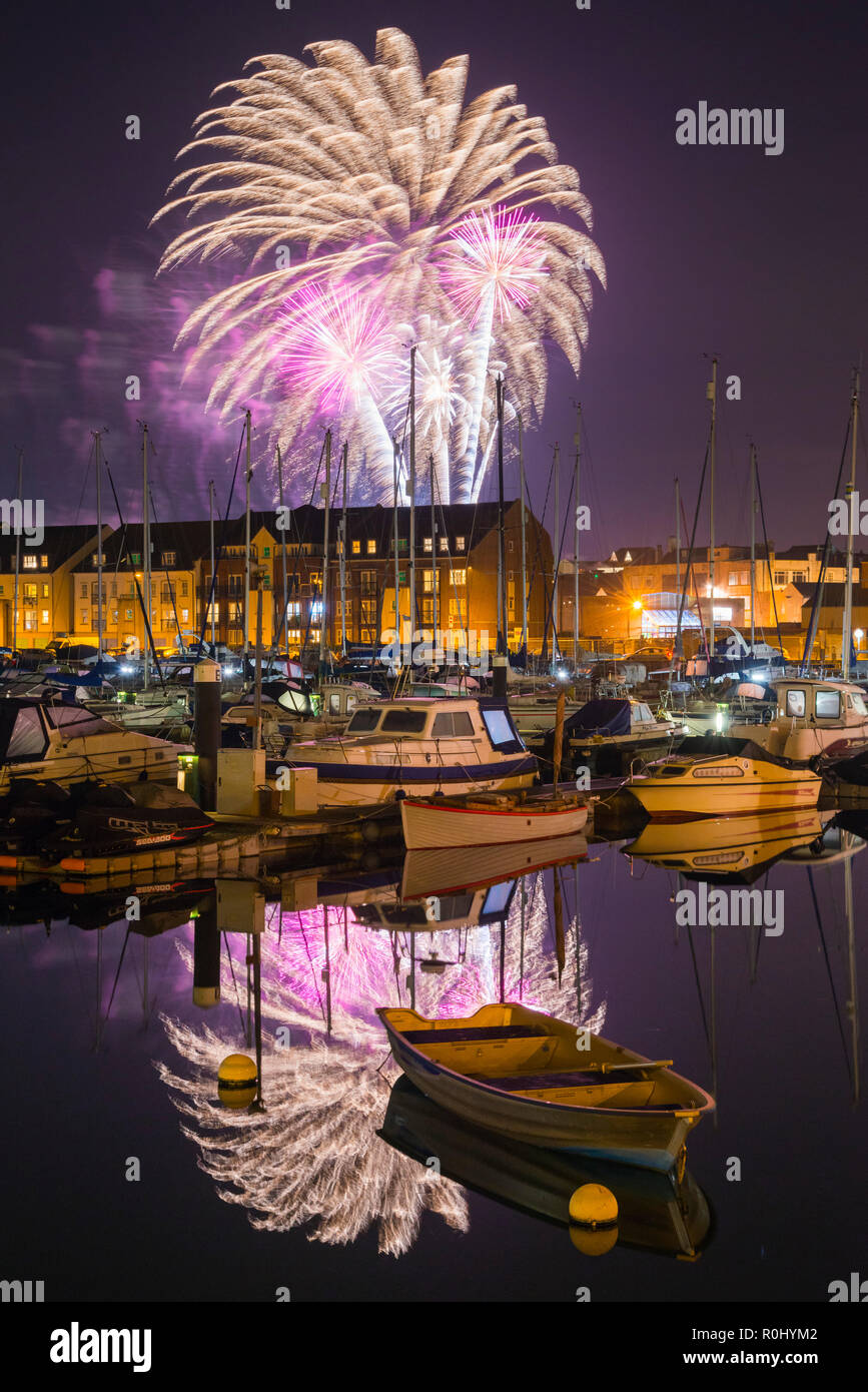 Weymouth dorset weymouth fireworks hi-res stock photography and images ...