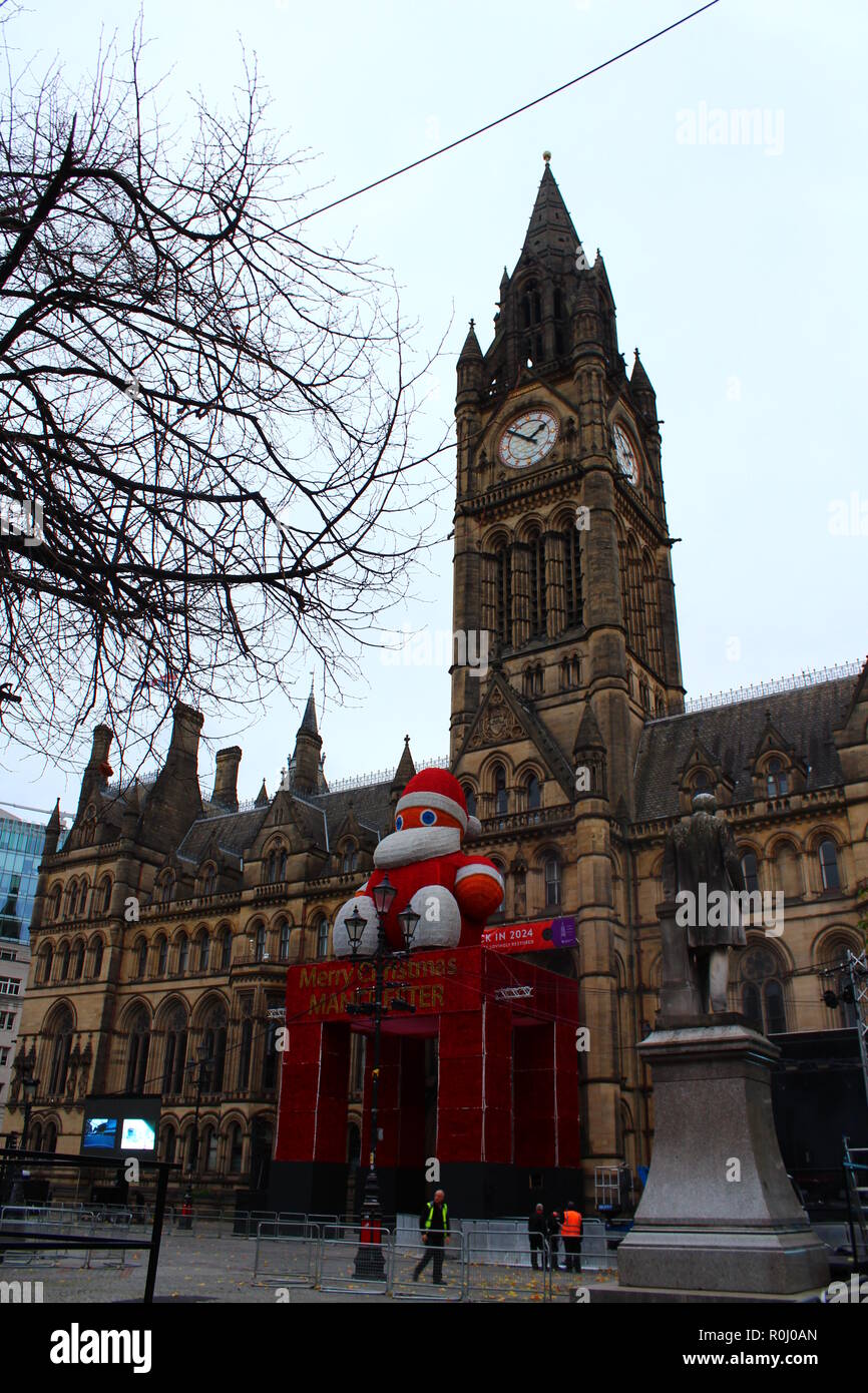 Santa on manchester town hall hi-res stock photography and images - Alamy
