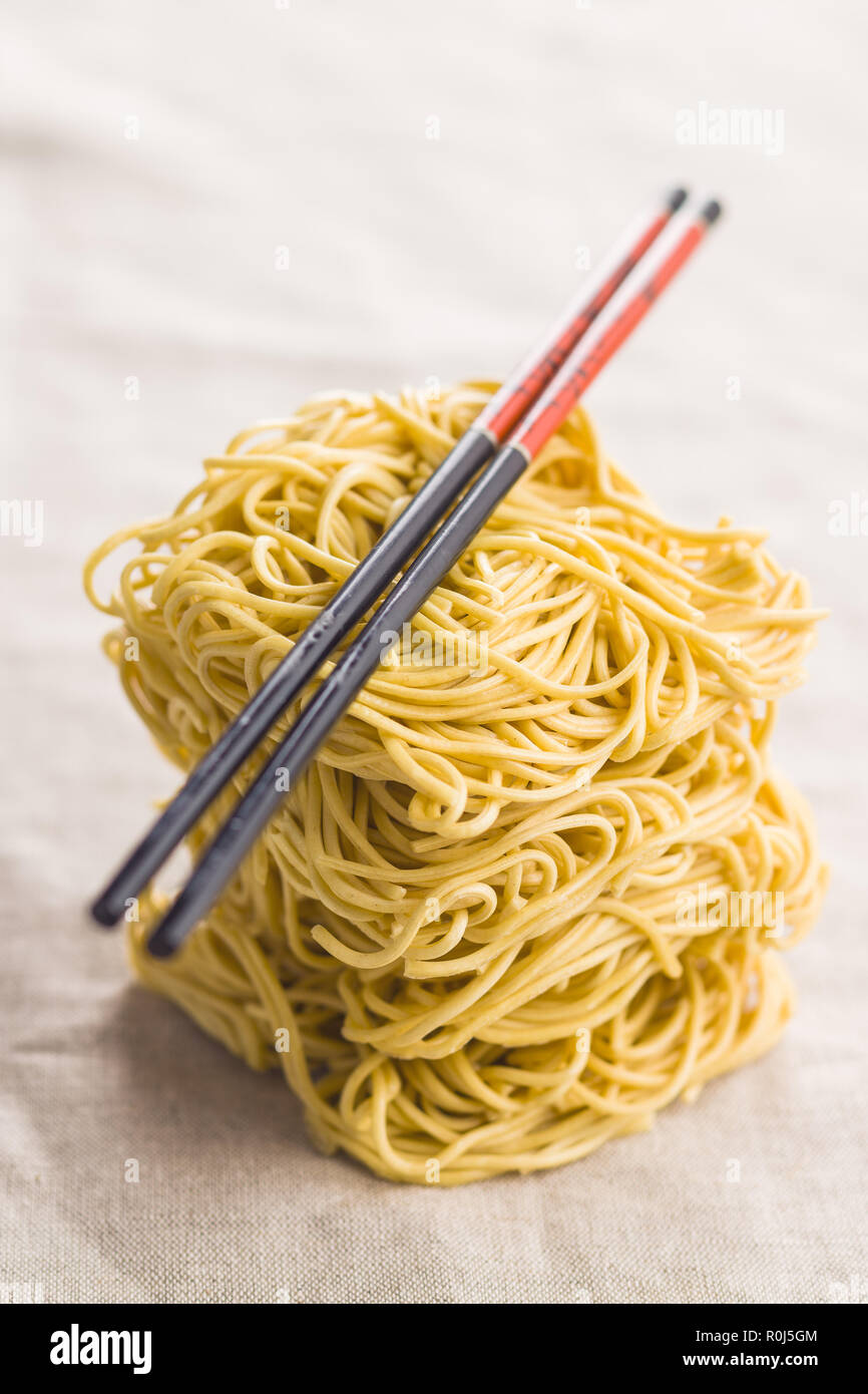 Uncooked instant chinese noodles and chopsticks Stock Photo - Alamy