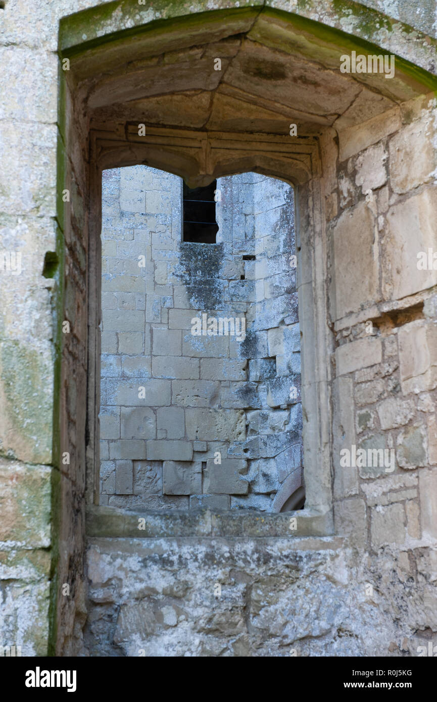 Ruined 14th century castle hi-res stock photography and images - Alamy
