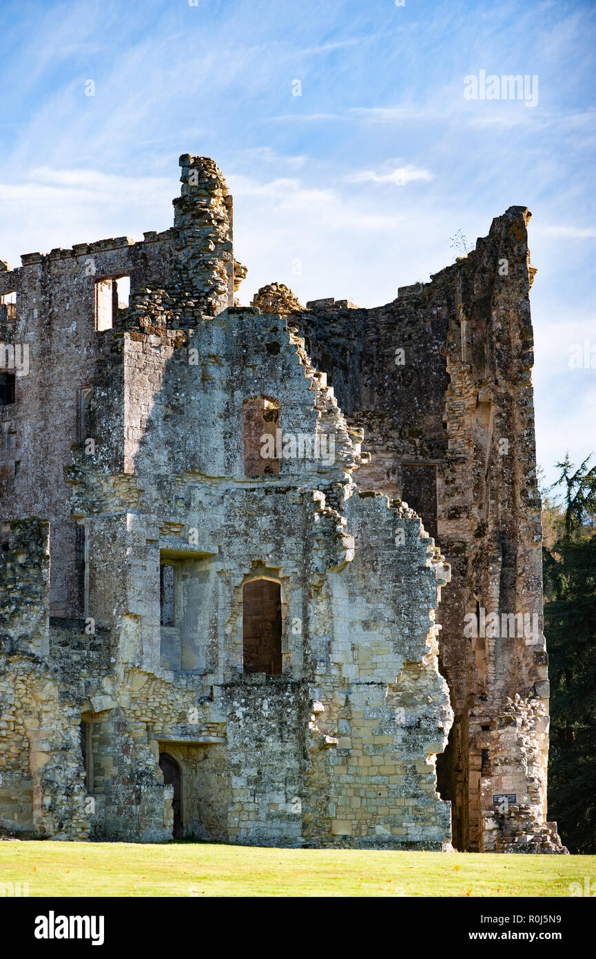 Castle ruins salisbury hi-res stock photography and images - Alamy