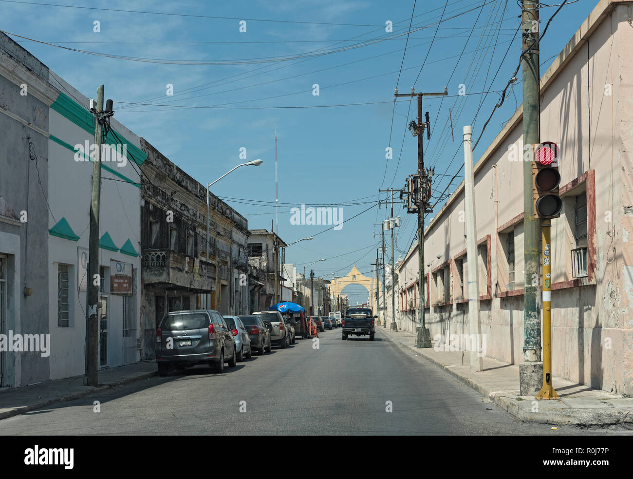 street with houses and shops in downtown merida, mexico Stock Photo - Alamy