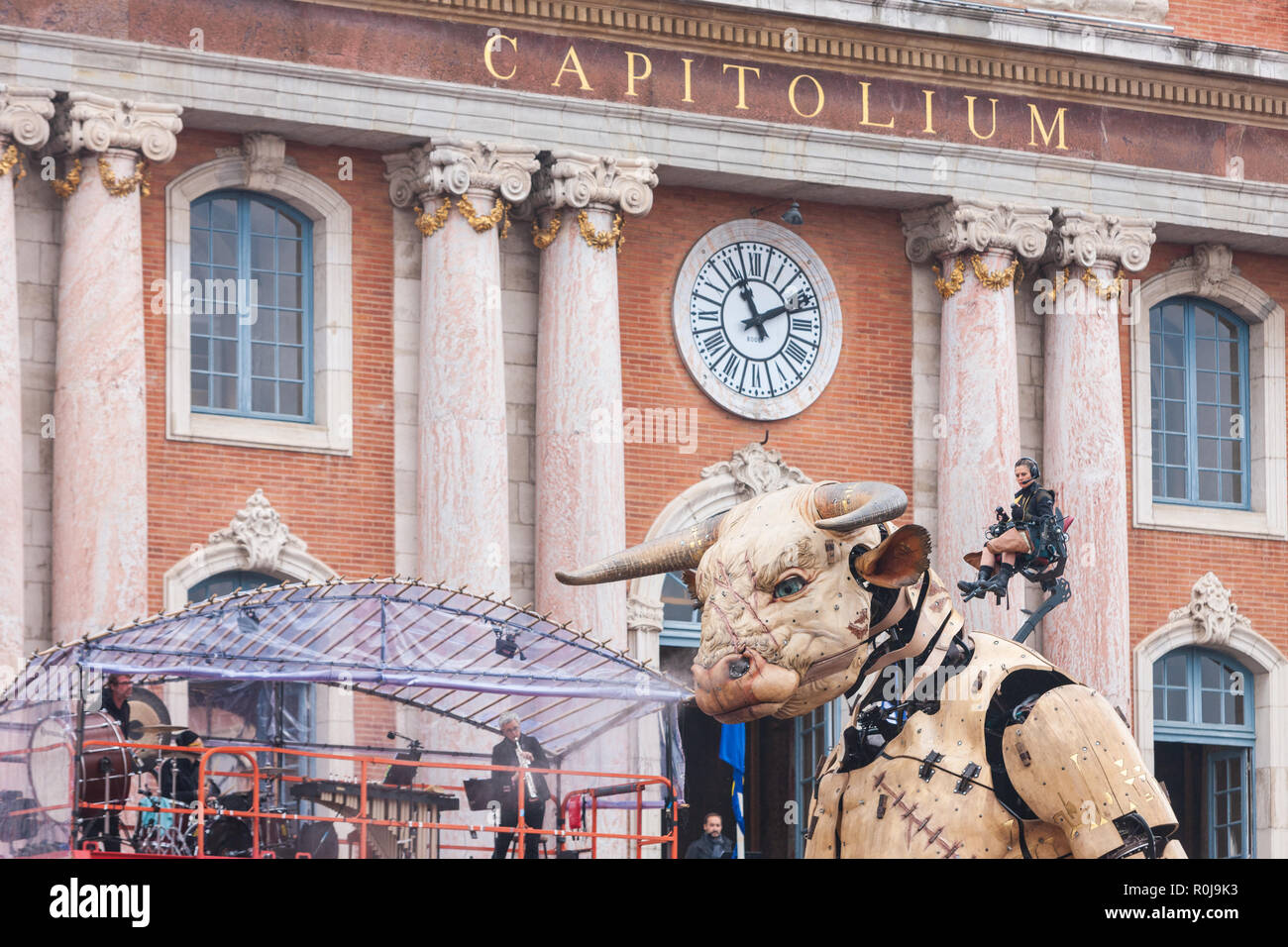 A gigantic mechanical spider hi-res stock photography and images - Alamy