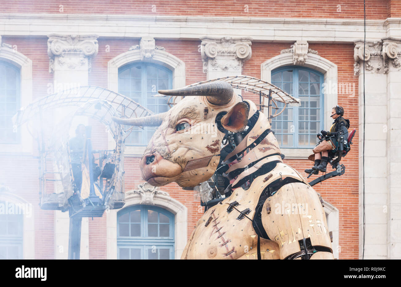 A gigantic mechanical spider hi-res stock photography and images - Alamy