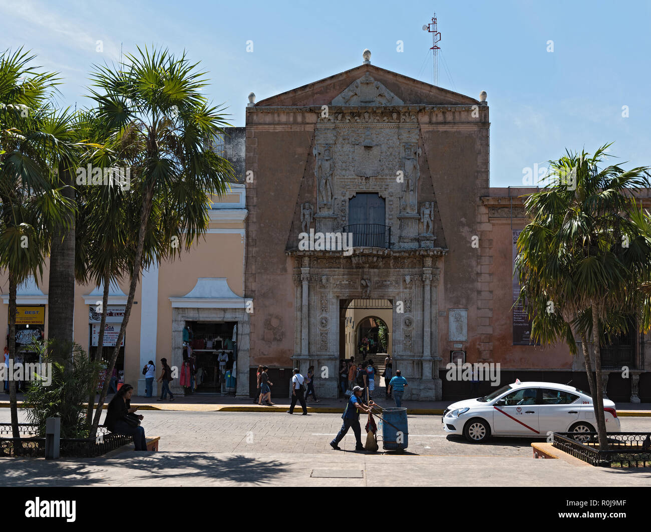 Merida mexico architecture colorful hi-res stock photography and images ...