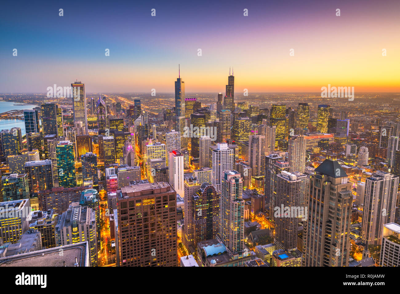 Chicago, Illinois, USA downtown city skyline from above at dusk Stock ...