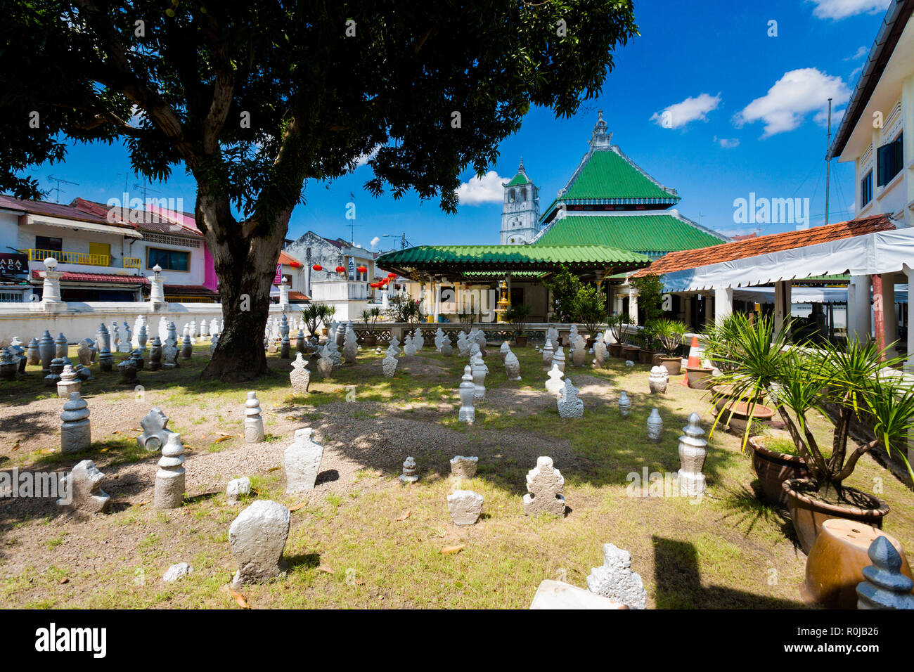Beautiful architecture of Masjid Kampung Kling mosque in Malacca city ...