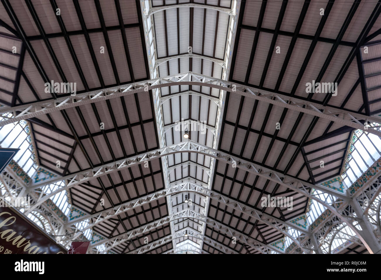 Mercado Central de Valencia roof, Valencian Art Nouveau architecture ...