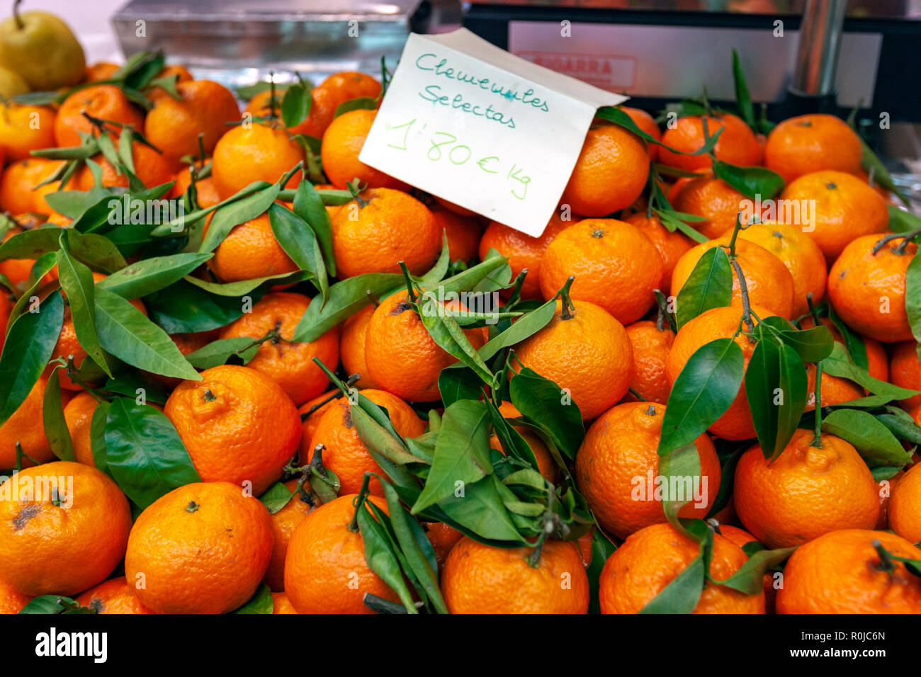 Orange and easy peel stall hi-res stock photography and images - Alamy