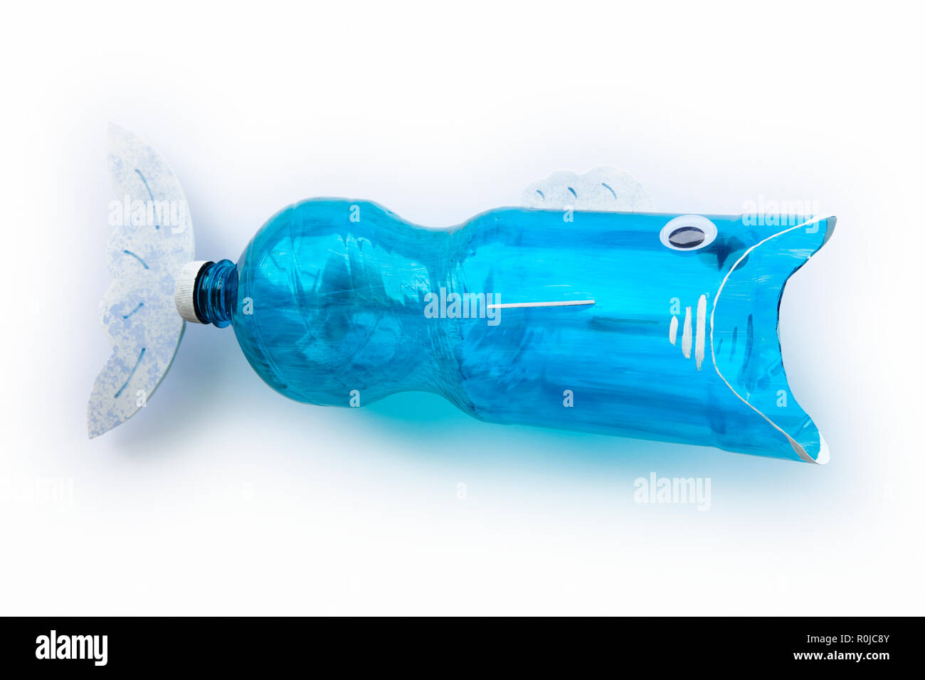 Plastic bottle fish hi-res stock photography and images - Alamy