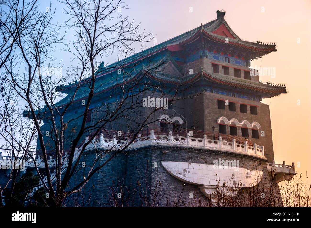 Chinese gate building han hi-res stock photography and images - Alamy