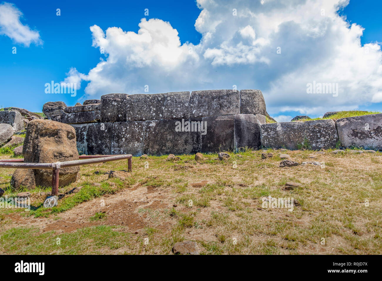 The Inca wall of Ahu Vinapu Stock Photo - Alamy