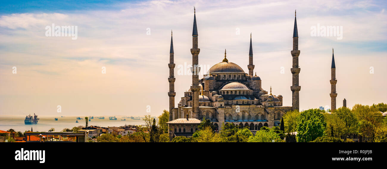 Blue mosque in glorius sunset, Istanbul, Sultanahmet park Stock Photo ...