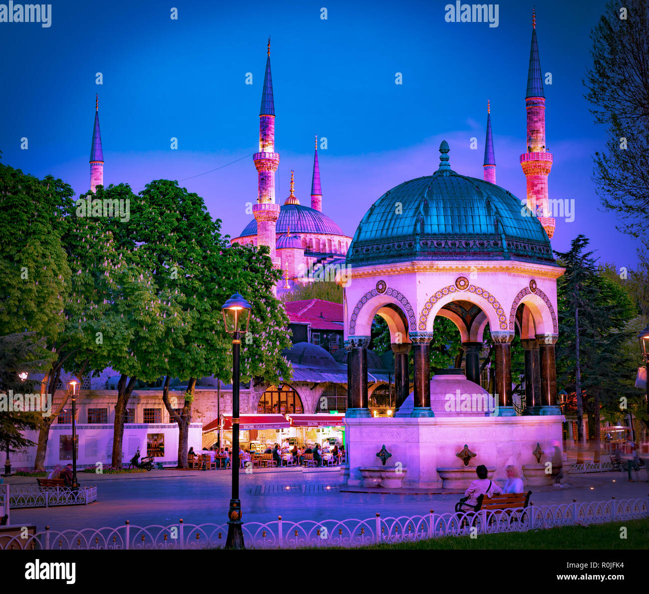 Blue Mosque at night with golden illumination. Sultanahmet Camii mosque ...