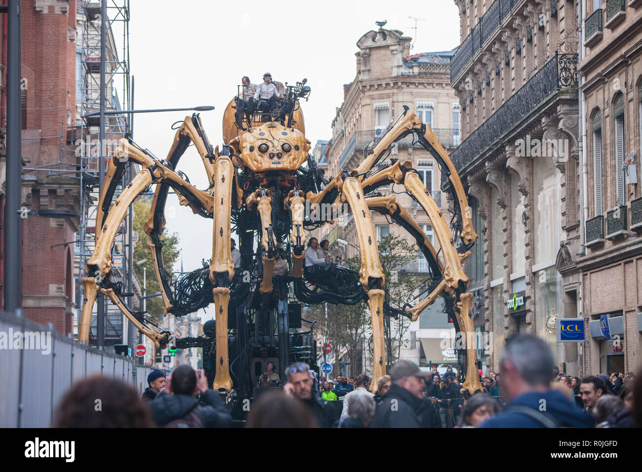 A gigantic mechanical spider hi-res stock photography and images - Alamy