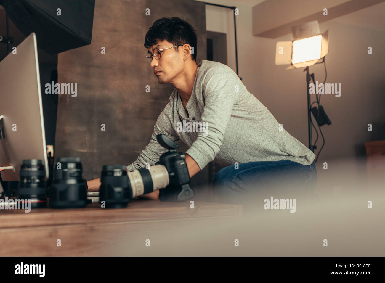 Man setup asian hi-res stock photography and images - Alamy