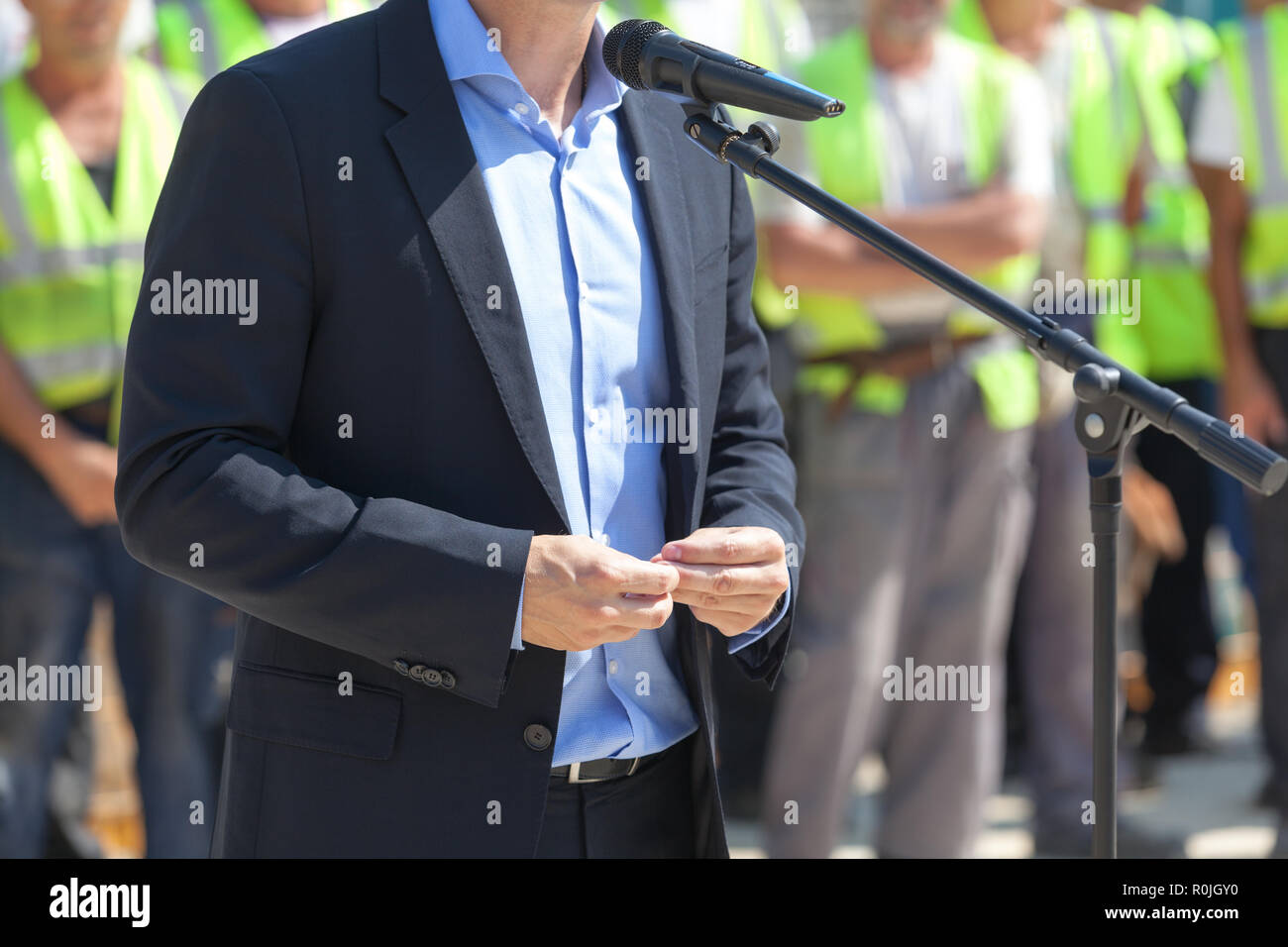 Person giving speech audience hi-res stock photography and images - Alamy