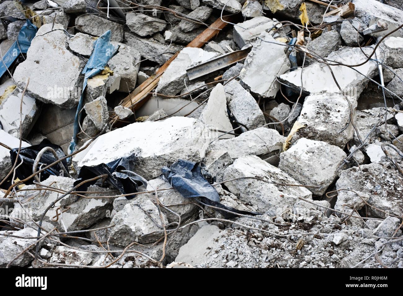 Pile of concrete debris at a building demolition site Stock Photo - Alamy
