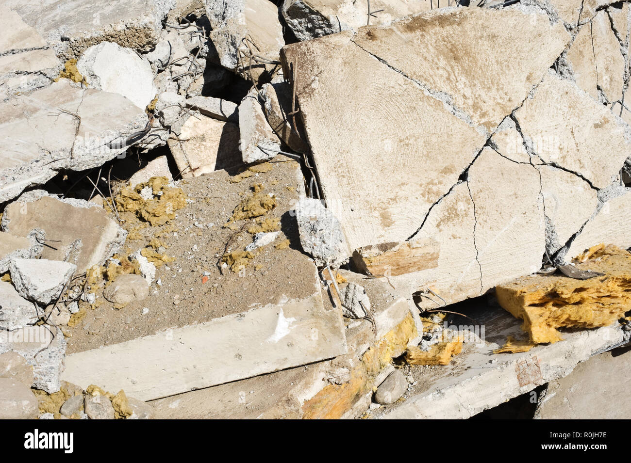 Collapsing wall hi-res stock photography and images - Alamy