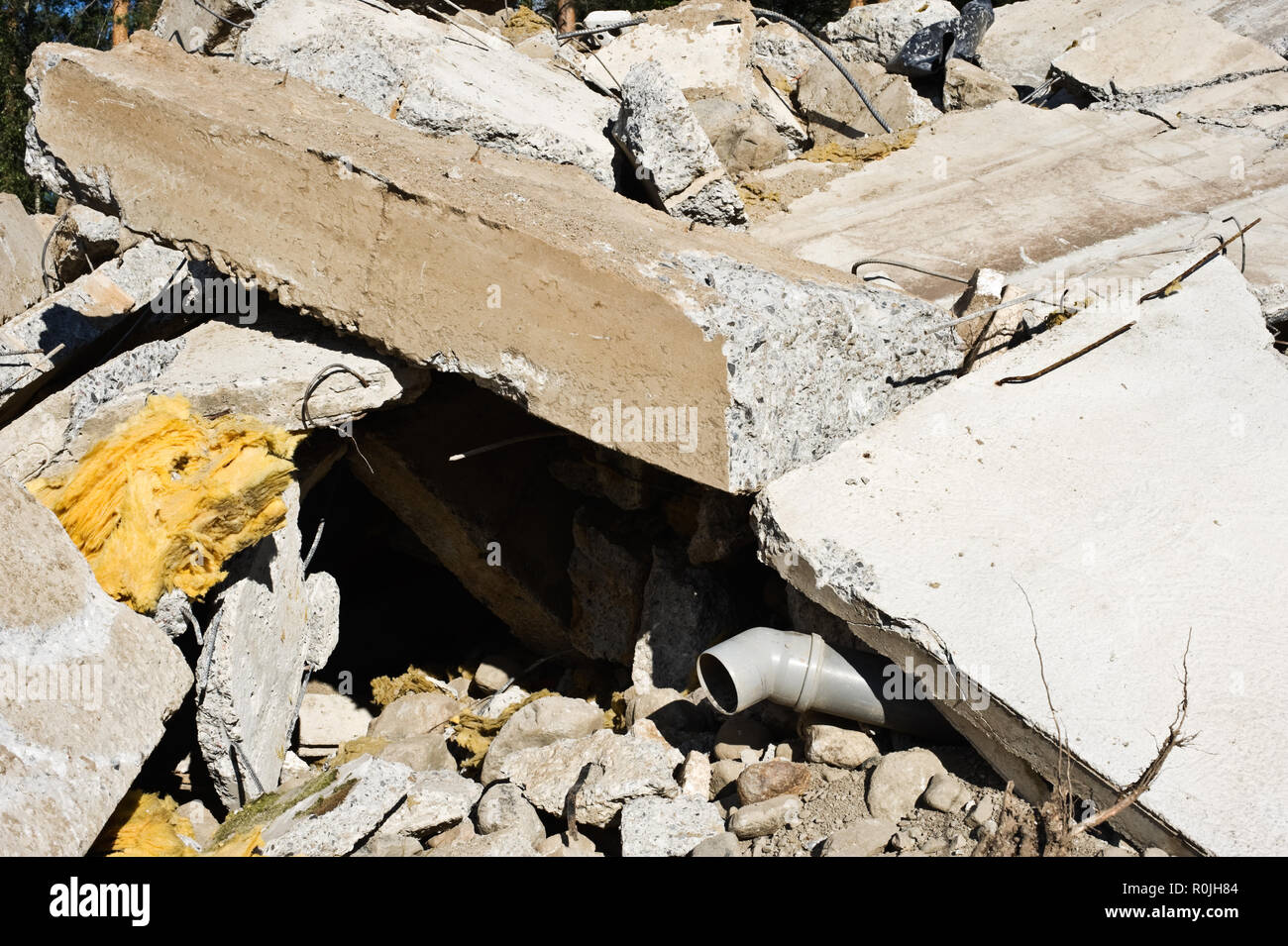Collapsing wall hi-res stock photography and images - Alamy