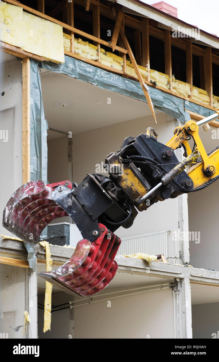 Breaking down building hi-res stock photography and images - Alamy