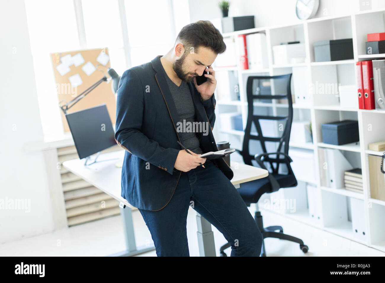 Man sat at table with computer hi-res stock photography and images - Alamy