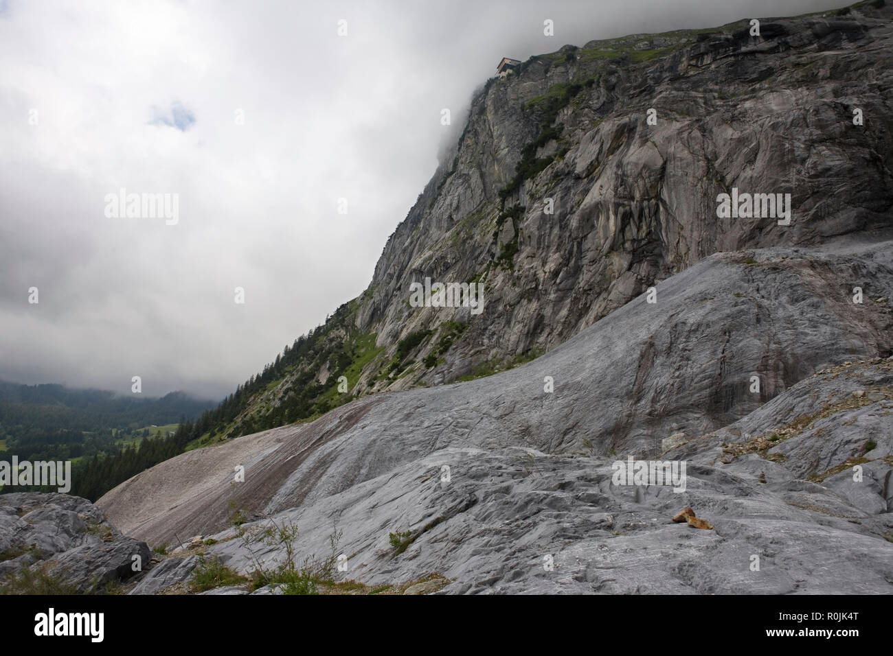 Wetterhorn cable car bergstation hi-res stock photography and images ...
