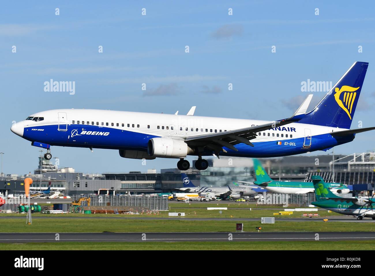 Ryanair Boeing 737-800 with dreamliner livery Stock Photo - Alamy