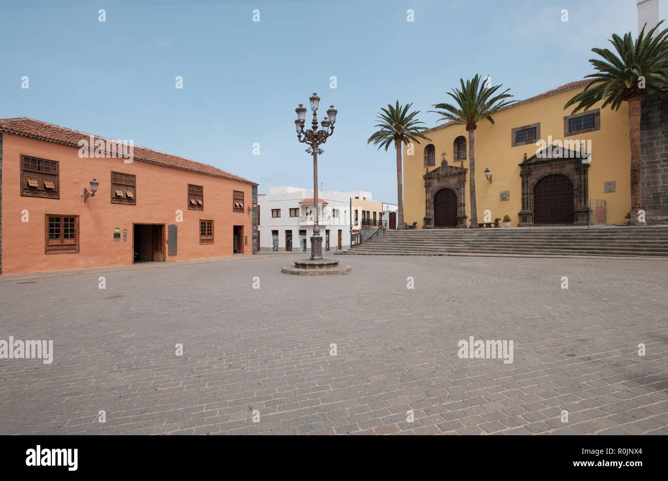 Empty town hi-res stock photography and images - Alamy