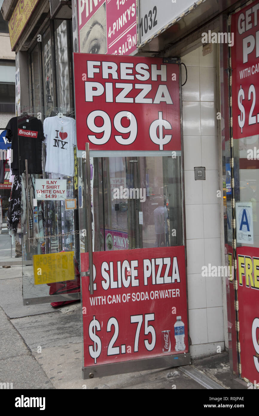 Nyc pizza storefront hi-res stock photography and images - Alamy