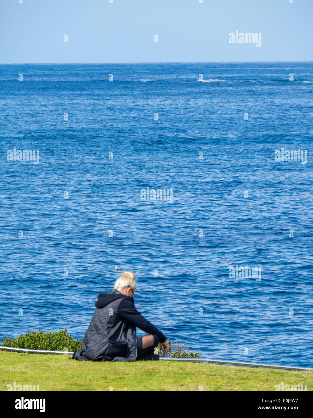 Old man staring at sea hi-res stock photography and images - Alamy