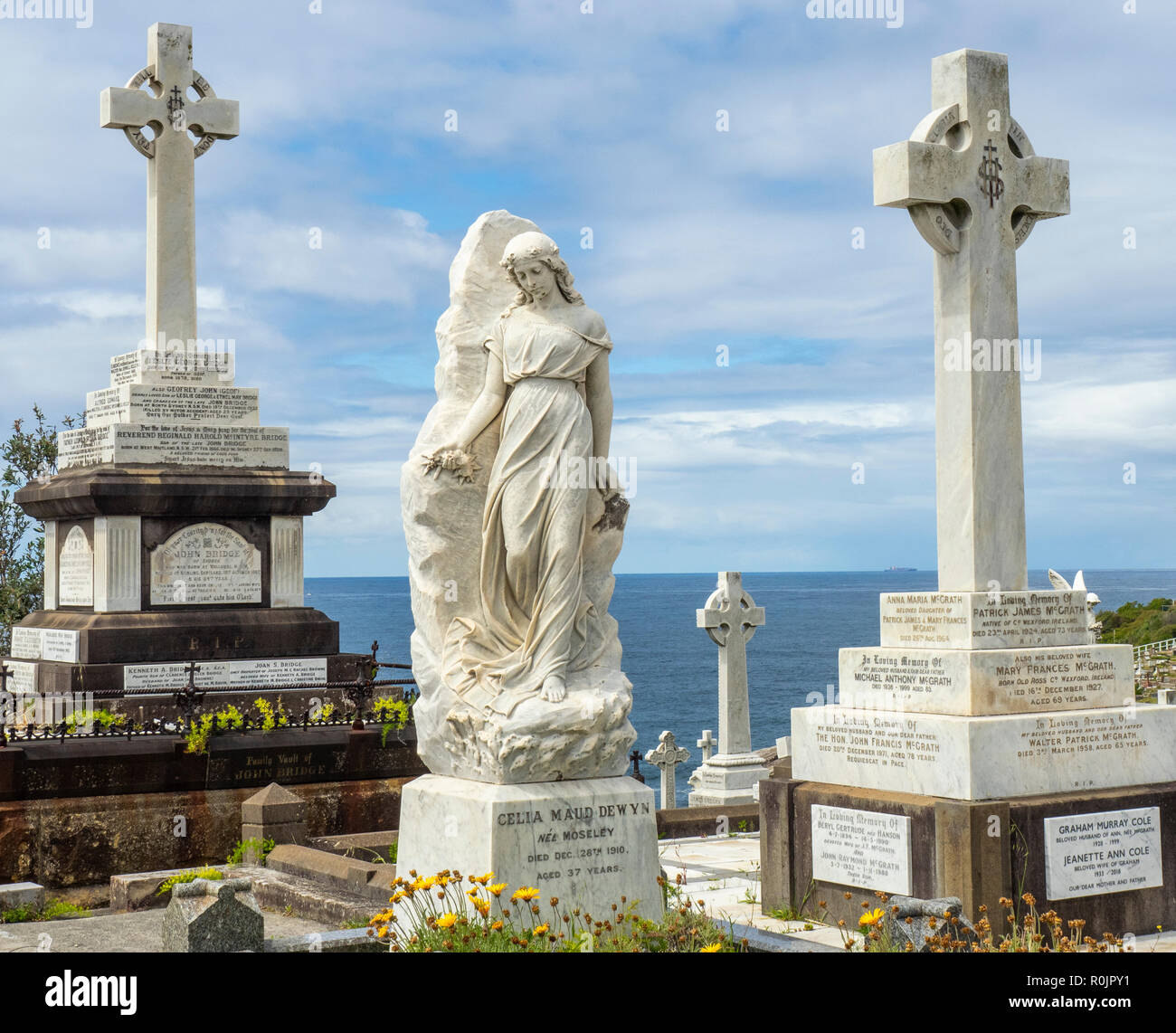 Australian angel sculpture hi-res stock photography and images - Alamy