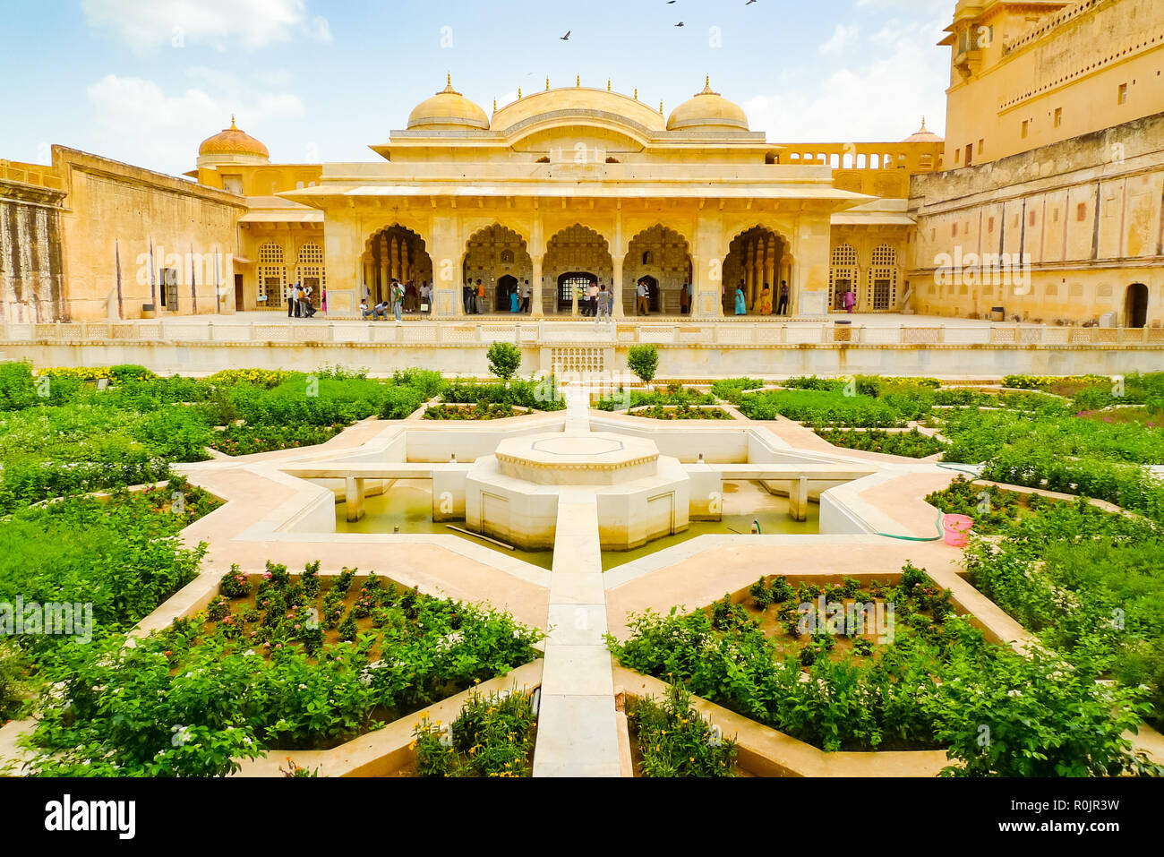 Gardens in the inner courtyard of Amber fort, Jaipur, Rajasthan, India ...