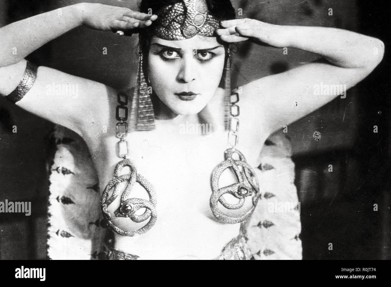 Original film title: CLEOPATRA. English title: CLEOPATRA. Year: 1917. Director: J. GORDON ...