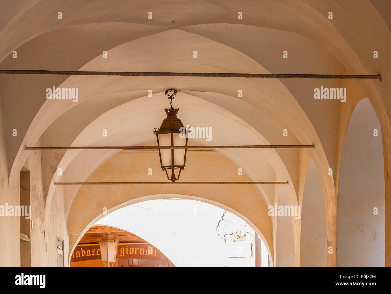 Intersection of barrel vaults hi-res stock photography and images - Alamy